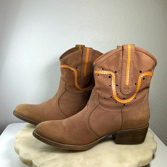 Pier 1 | Shoes | Pier One Boots Ladies Gr4 Brown With A Trace Of Orange ...